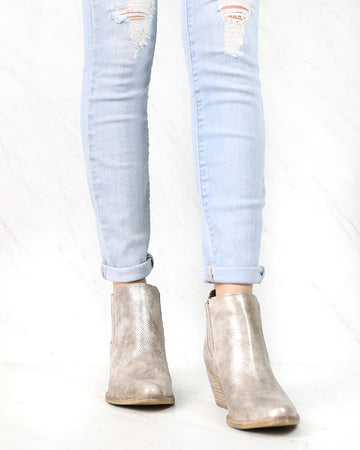 Very Volatile - Motivate Pull On Western Booties in Taupe – Shop Hearts