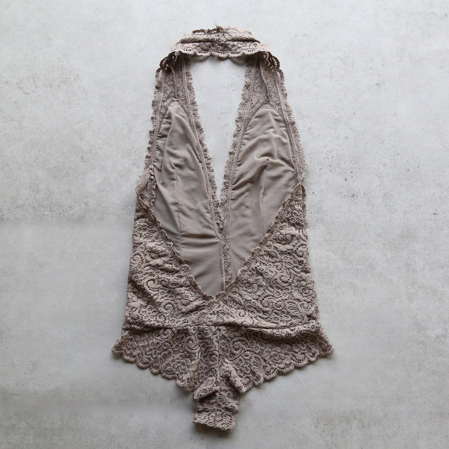 Scalloped Floral Lace Bodysuit in More Colors – Shop Hearts